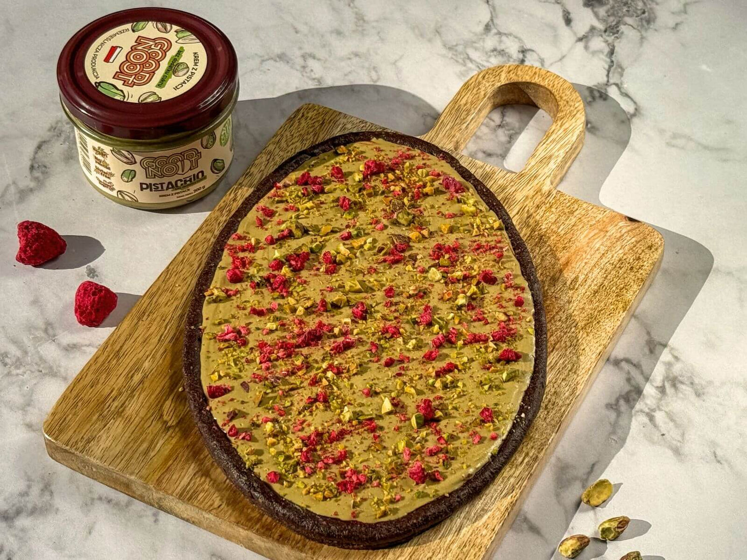 Date mazurek with pistachio cream and raspberries – a no-bake Easter f ...